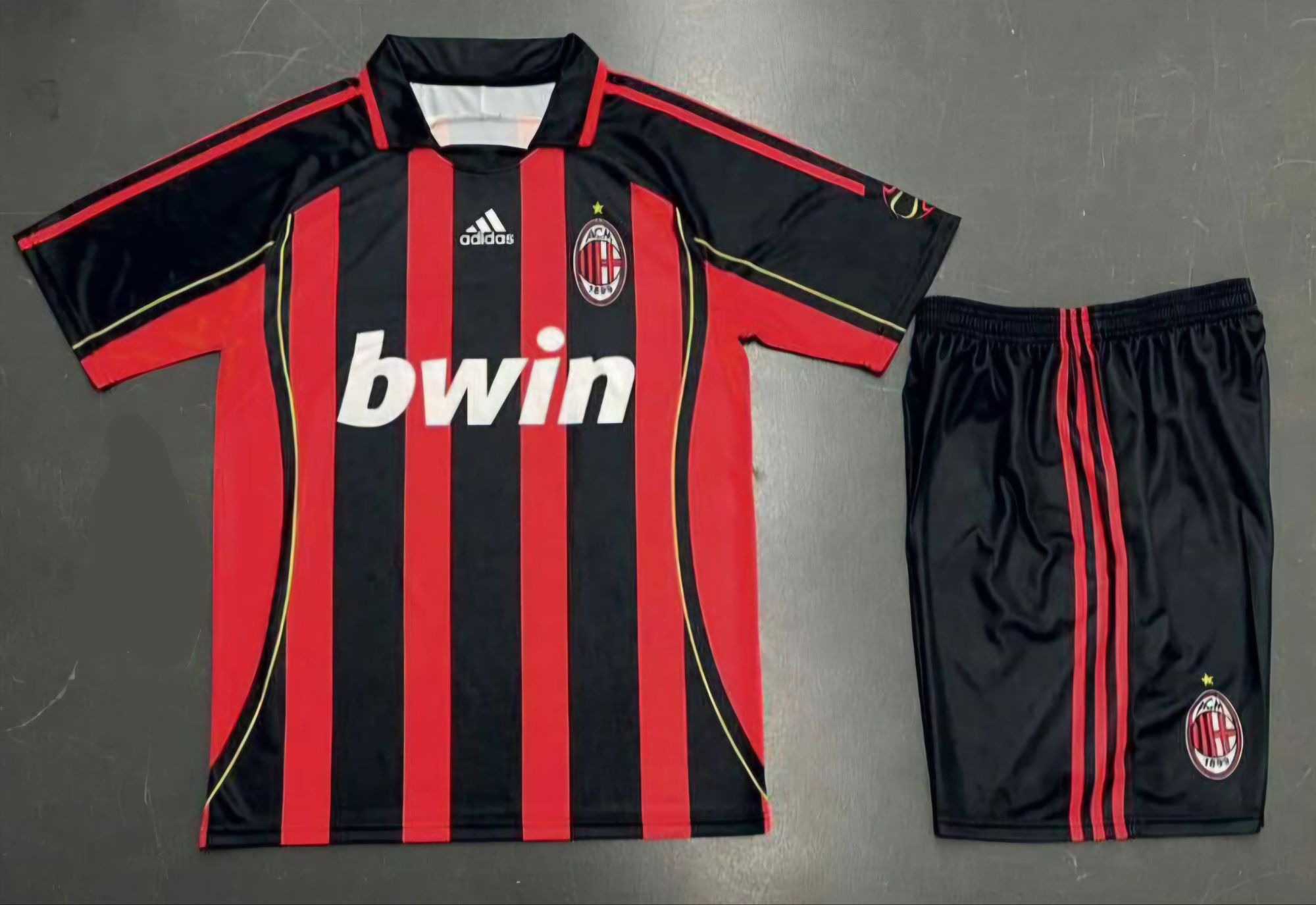 Retro AC Milan 2006/07 Home Football kit – Masked XI